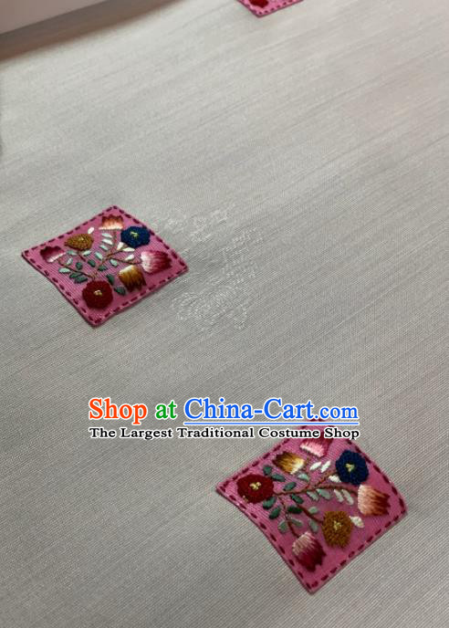 Chinese Traditional Embroidered Little Flowers Pattern Design White ...